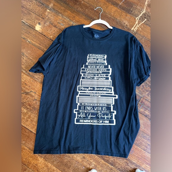 Fruit of the Loom | Tops | Colleen Hoover Books Tshirt | Poshmark